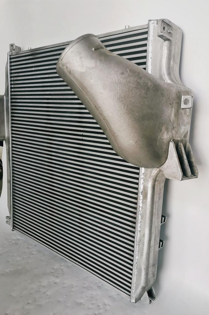Silver Mercedes Benz Truck Intercooler 9425010201 / 9425010901